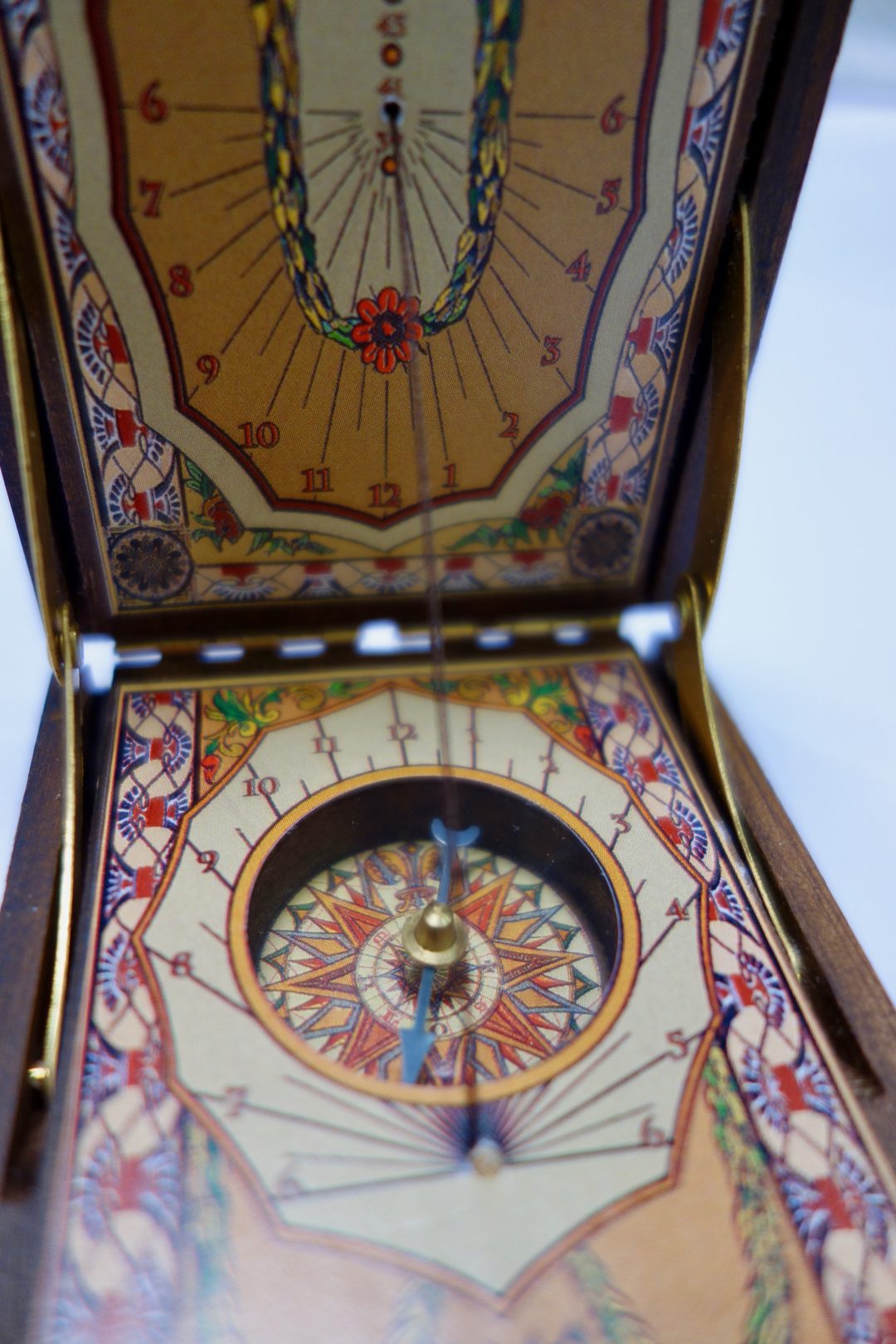 Reloj de Sol horizontal Galileo (cubierta papel) | EXPLORAR EL COSMOS