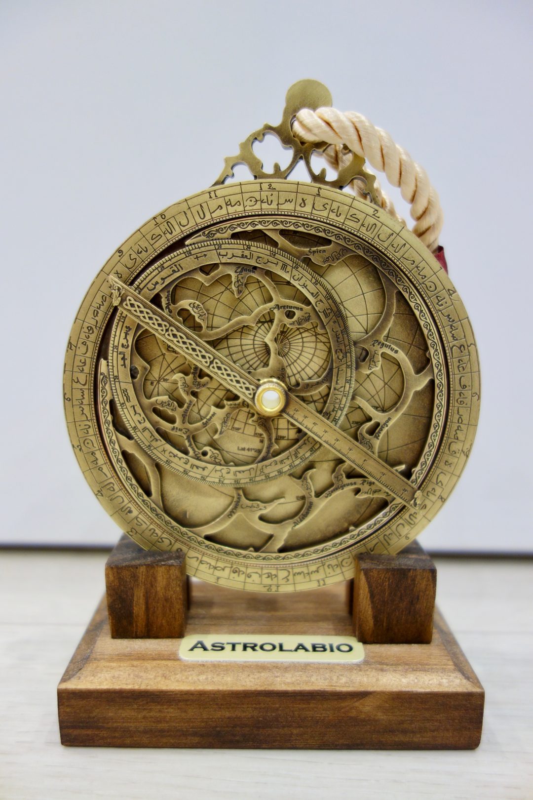 Astrolabio Árabe (con marco constelaciones) | EXPLORAR EL COSMOS